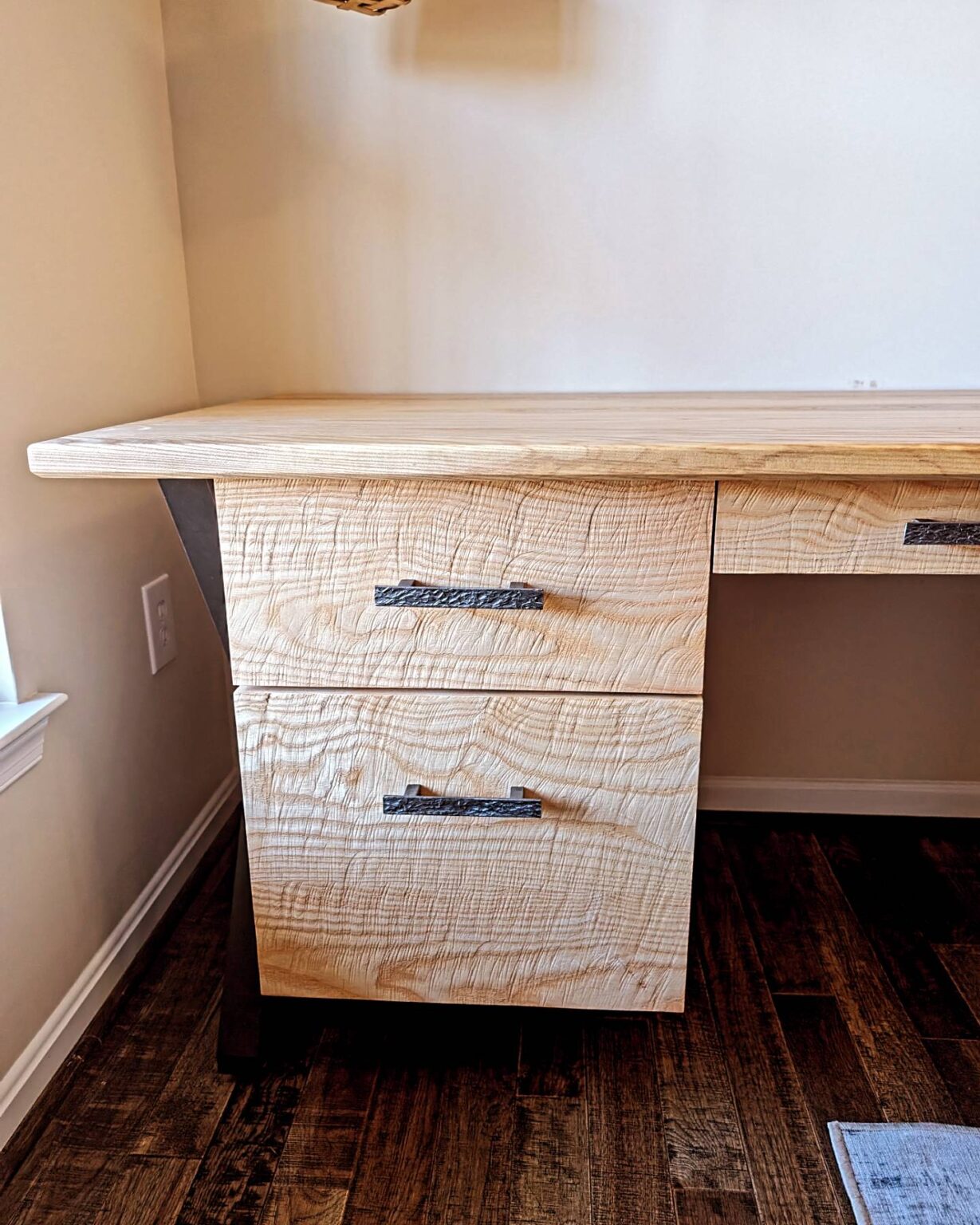 Custom Solid Wood Desks - Lumber JAKKSS Millworks